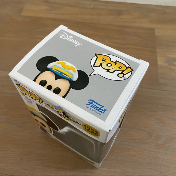 Funko | Toys | Funko Pop Pilot Mickey Mouse 232 Blue Suit D23 Expo ...